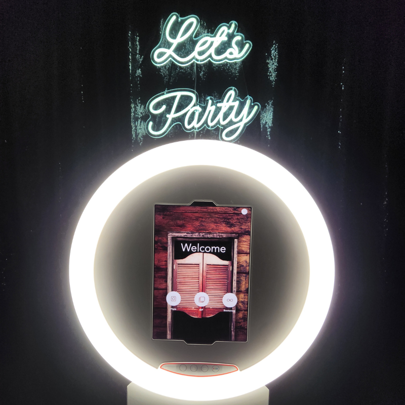 Social Media Photo Booth – Chicago Photo Booths Your Way